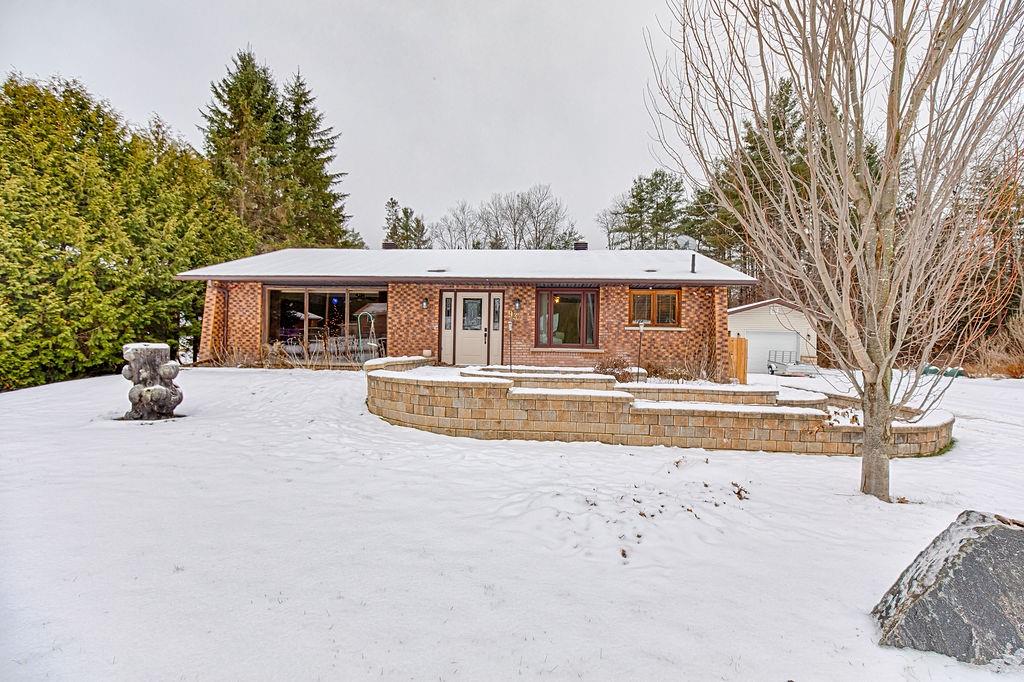 93 PINEWOOD Place , Deep River