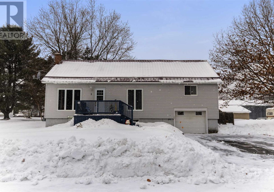 5-forest-st-iron-bridge-ontario-sm260113